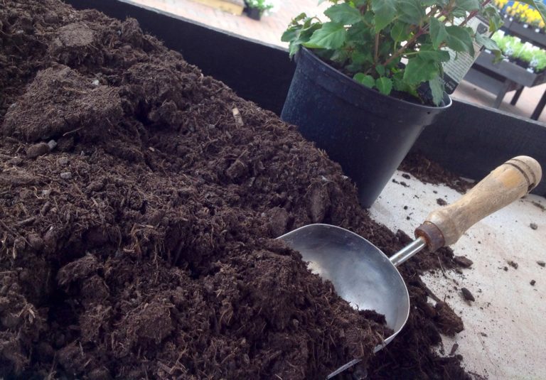 Compost and Pots – Simpsons Garden Centre